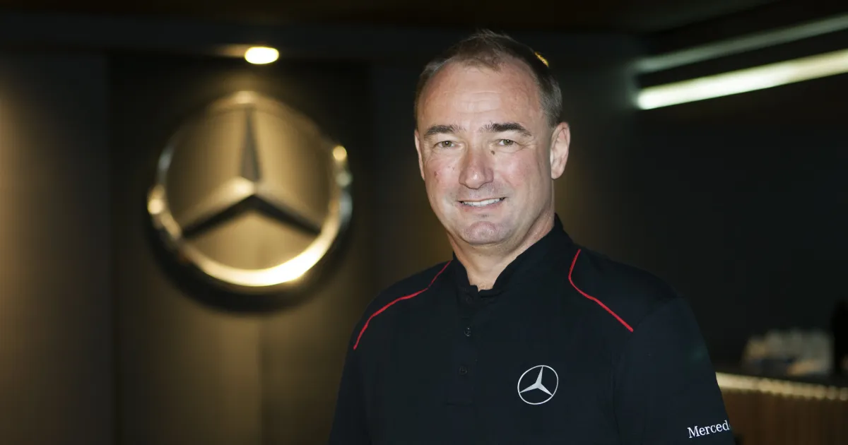 Presidente da Mercedes-Benz bate-papo ao vivo com colaboradores e fãs ...