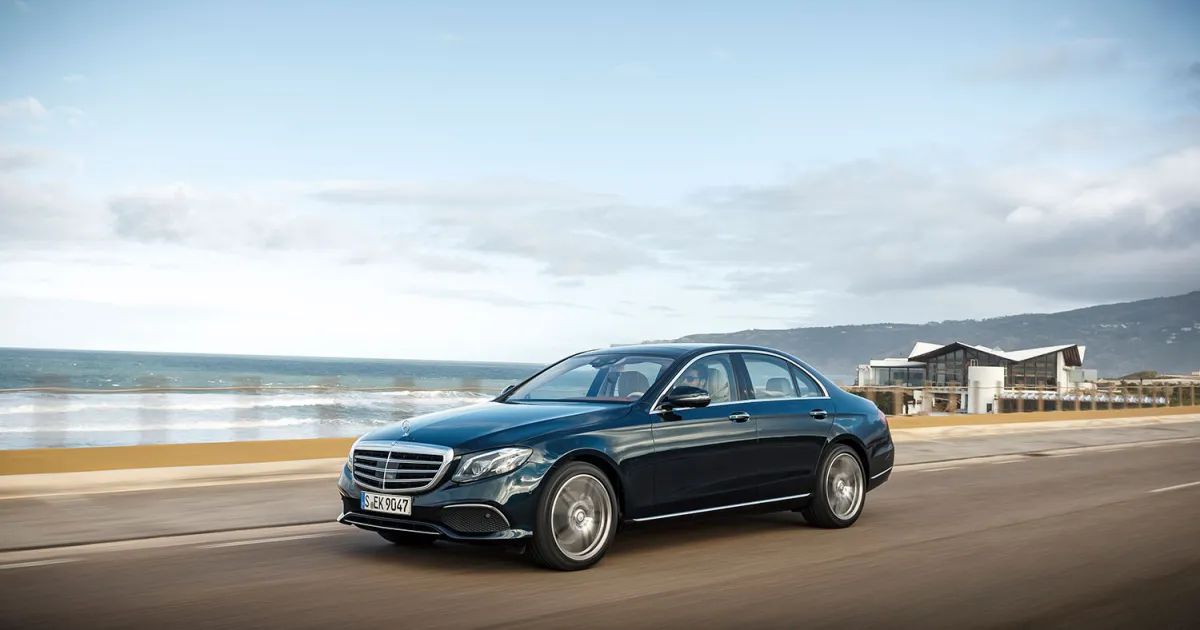 Grupo Daimler e MVC Comercial entregam automóveis Mercedes-Benz para ...